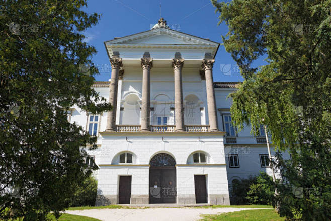 Topolcianky - The portal of Castle.
