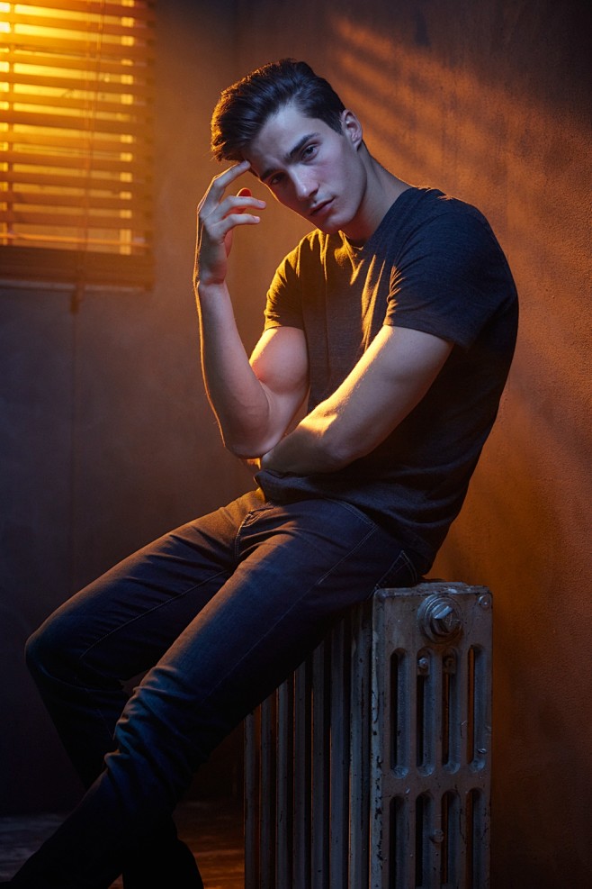 肌肉男照片人体结构参考来自cgbook.cn (887)