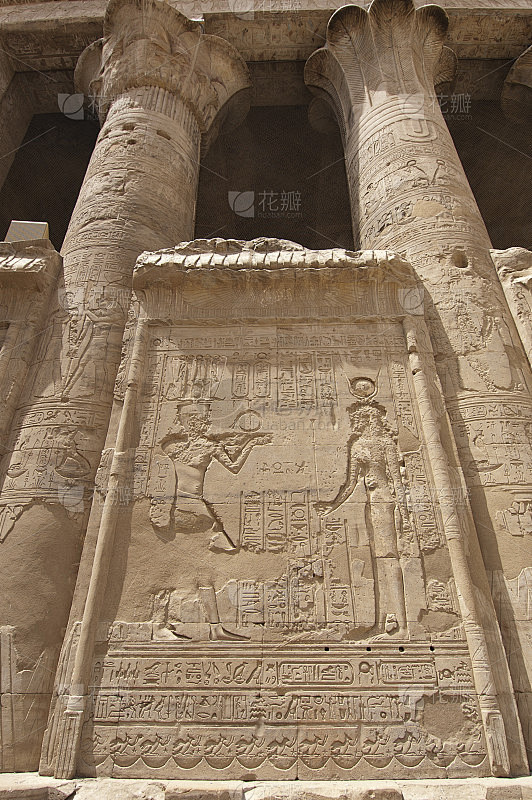 埃及神庙墙上的象形雕刻