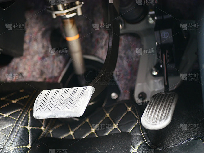 加速、离合器和刹车踏板