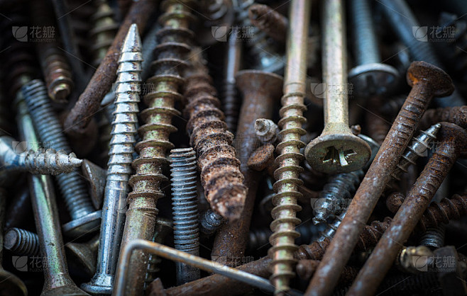 陈旧生锈的金属螺丝细节拍摄