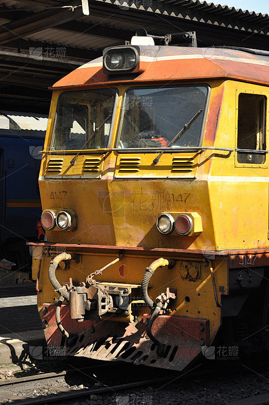 head-train-still-day