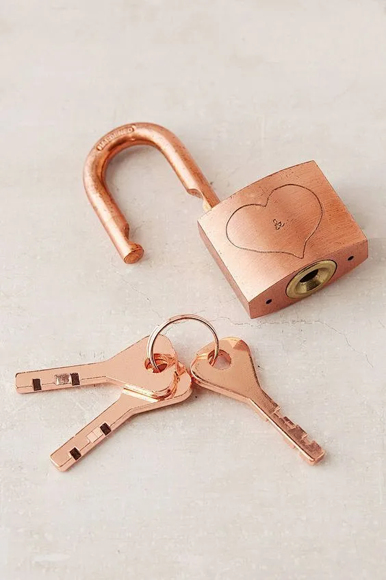 Slide View: 3: Lover's Lock and Keys-花瓣网