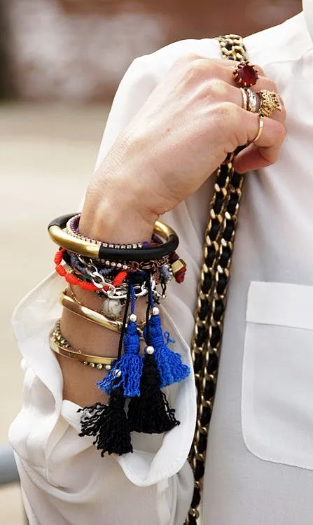 Stacks on stacks.-花瓣网