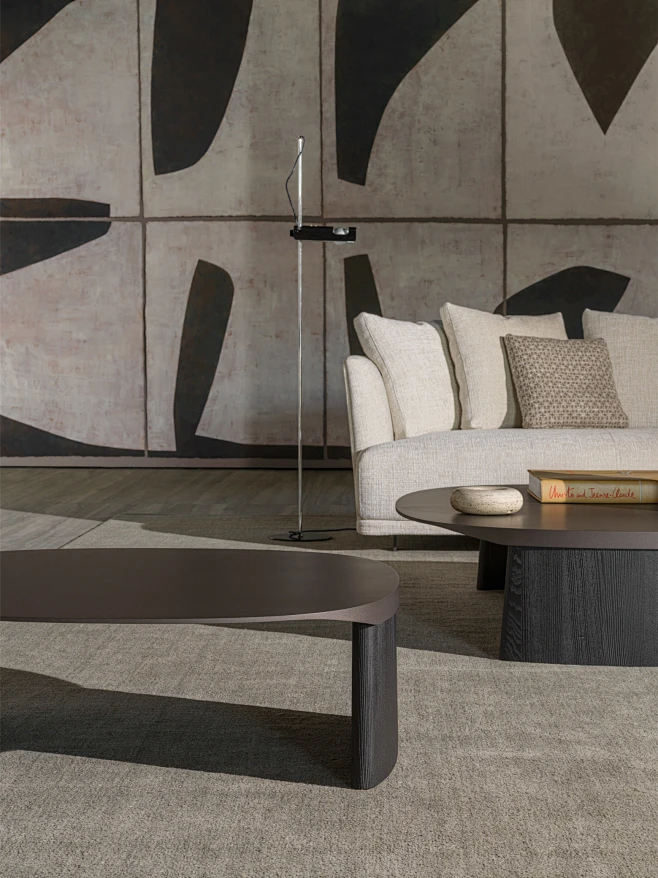 Cleo coffee table - Small tables - Molteni&C : Cleo is a small domestic ...