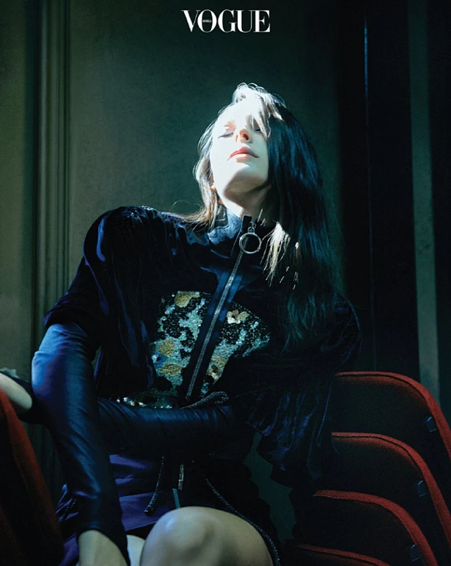 【杂志大片】Vogue Korea November 2019. 韩国版《Vogue》11月刊，“脱脱” Vittoria Ceretti 演绎的LV服饰专题，这媚眼如丝的模样真美 ...