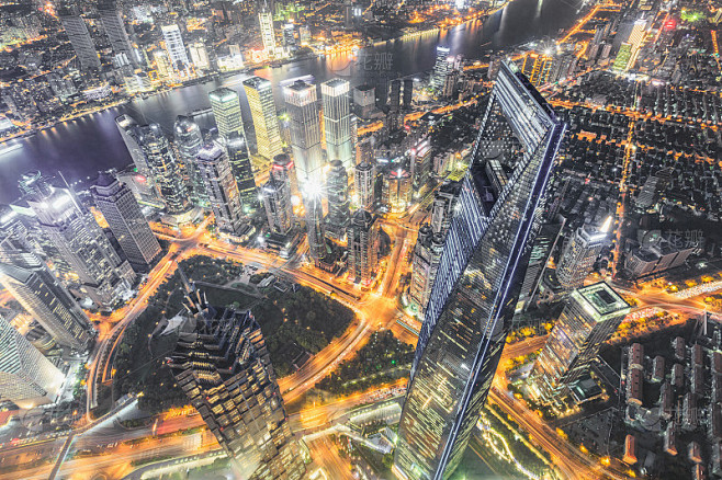 上海陆家嘴金融区夜间鸟瞰图