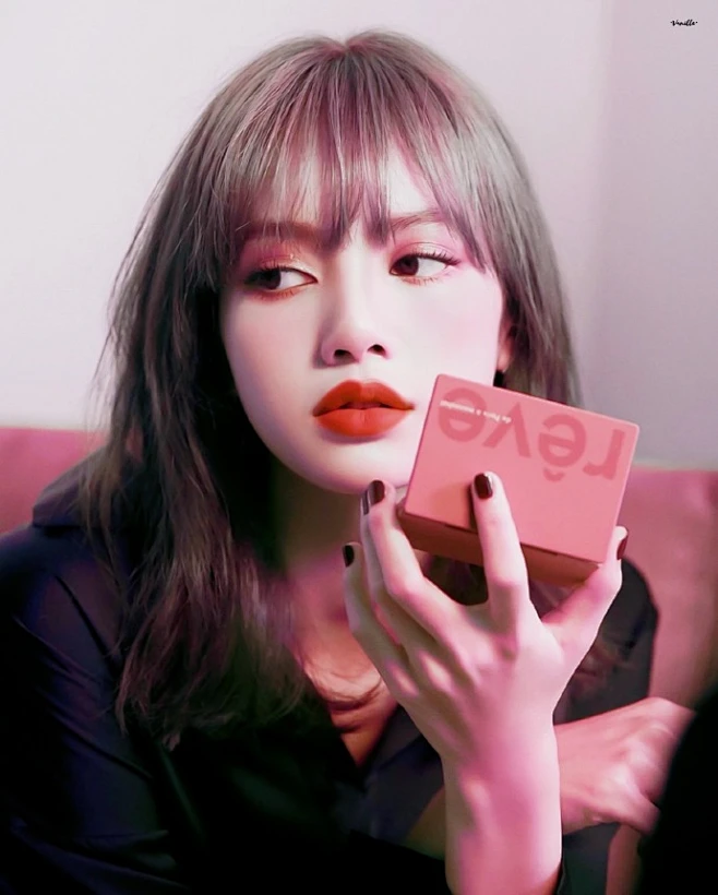 blackpink lisa-花瓣网