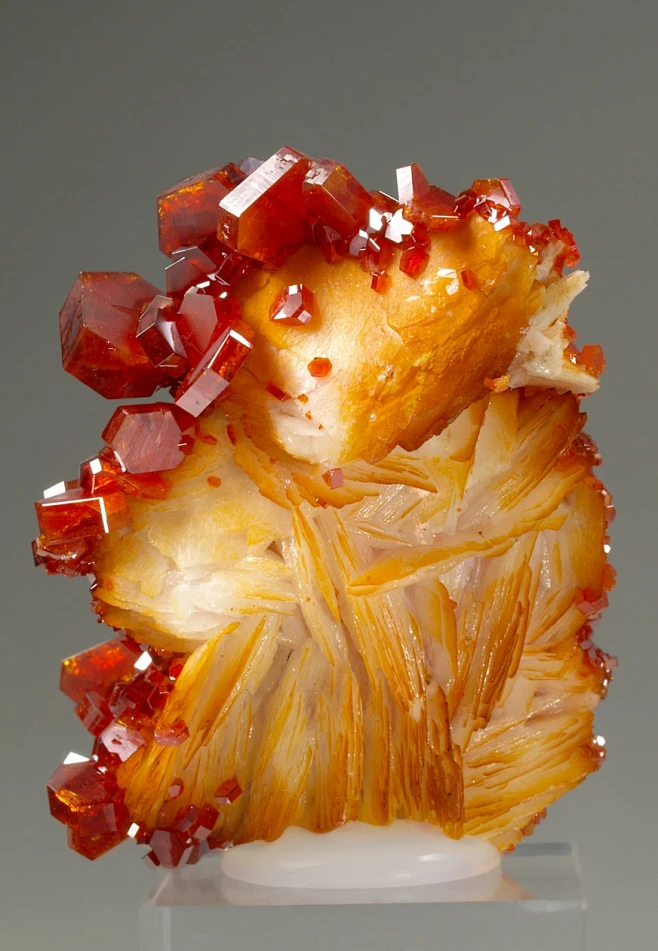 mineralia: ggeology: Vanadinte on Barite // Coud’a, Mibladen, Khénifra ...