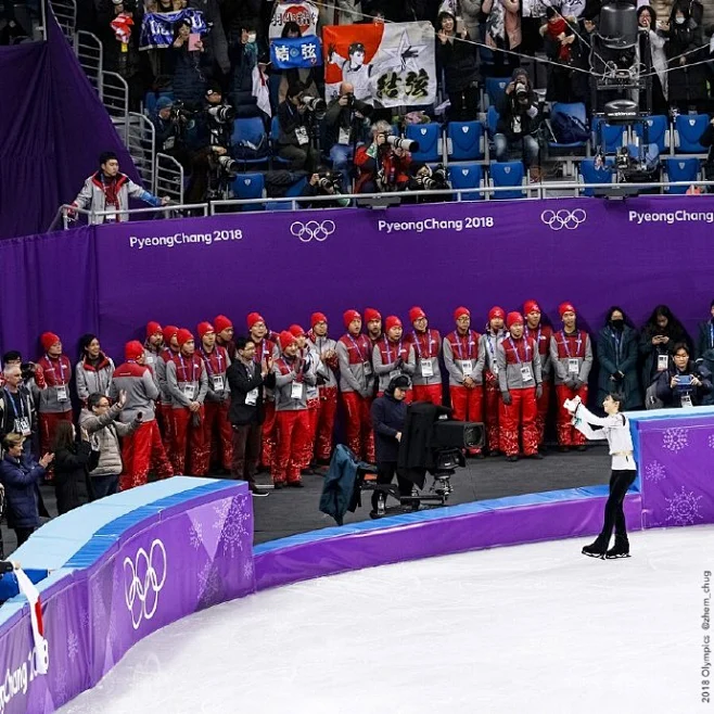 第一次看到这个角度的图！后面的女孩子们是我本人 ins：zhem_chug 图片_羽生结弦图片素材-花瓣网