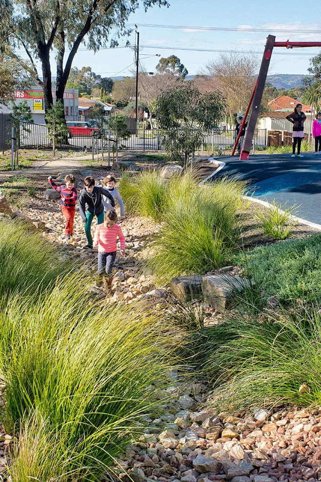 Klemzig-Oval-Aspect-Studios-Adelaide-Play图片_HG图片素材-花瓣网