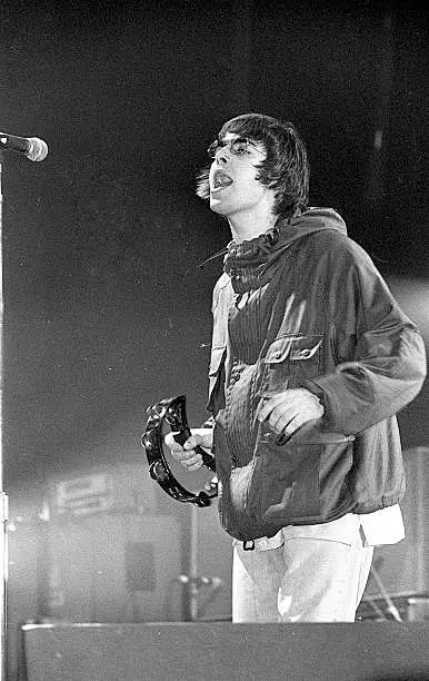 Oasis Lead Singer Liam Gallagher in action at the Point Depot Dublin-花瓣网