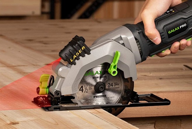 A-mini-circular-saw-with-laser-guide
