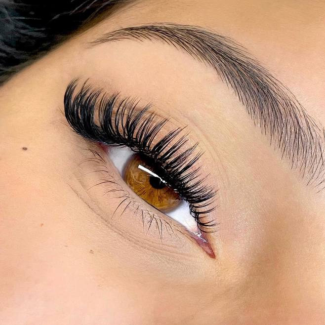 CORINA%7C LASH ARTIST + EDUCATOR