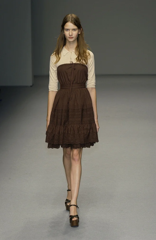 Miu Miu Spring 2002 图片_天桥-Runway图片素材-花瓣网