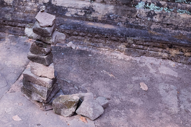 石柱古代废墟中的石柱olumn的石头。