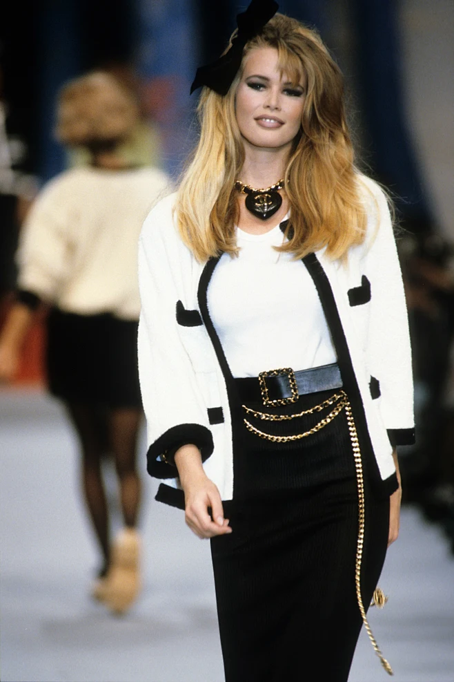 Chanel Spring 1992 Ready-to-Wear Fashion Show : The complete Chanel ...