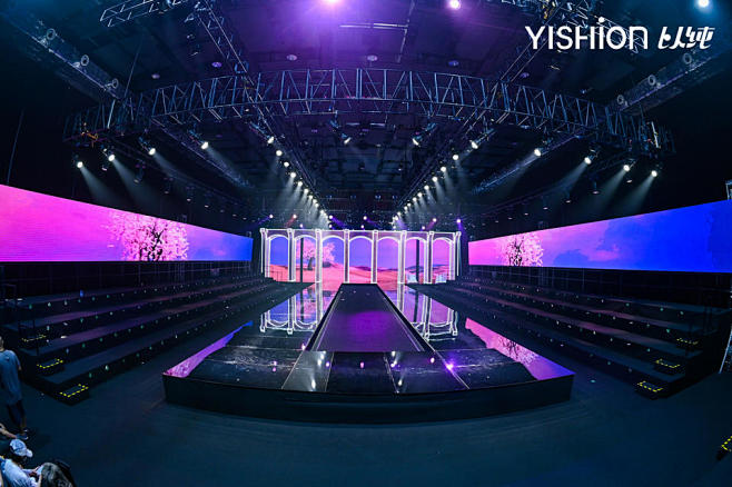 YISHION以纯走秀，更多高清无水印照片请关注@活动汪