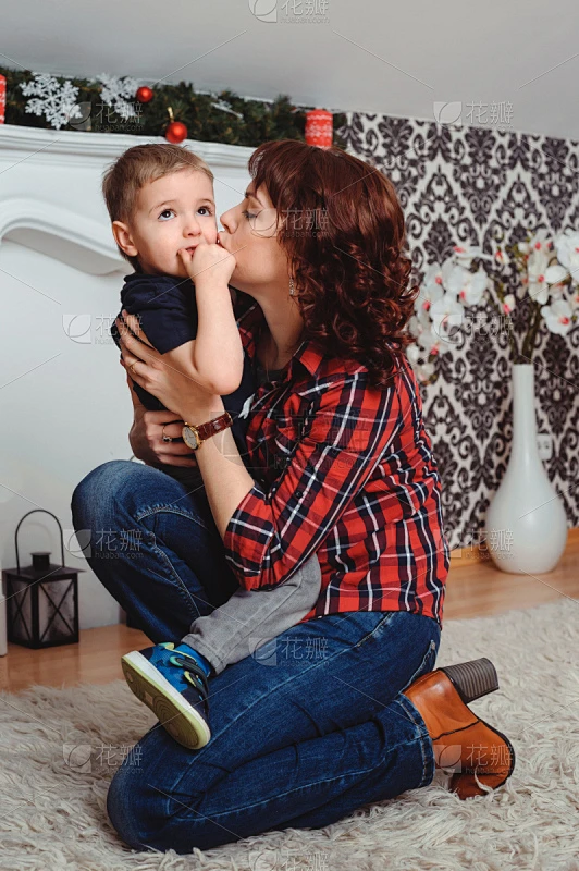 母子,爱的,垂直画幅,多代家庭,父母,白人,男性,看,母亲,童年素材-花瓣网