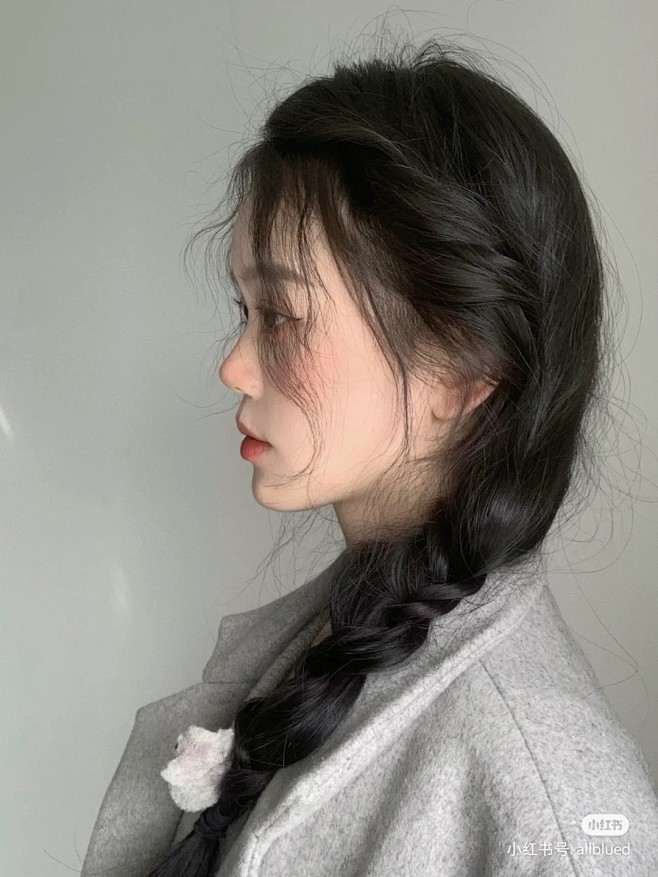 侧边麻花辫 转载自小红书@欧阳壳壳