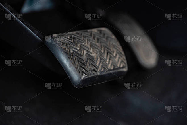 汽车刹车踏板的近景