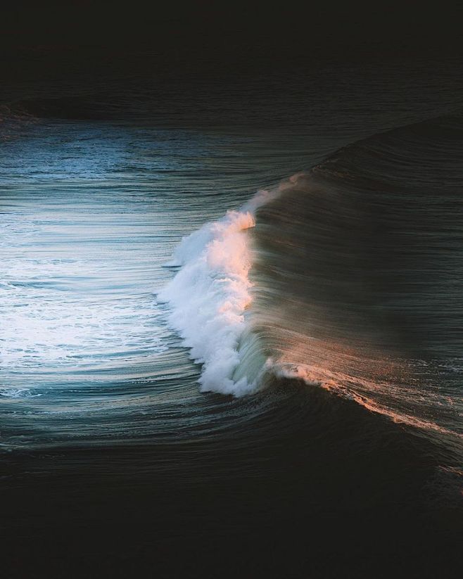 【海 | Jon Sanchez】摄影构图美学。60000张优质采集：优秀排版参考 / 摄影美图 / 视觉大片提升审美。@骏生电商笔记