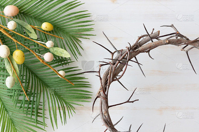 棕榈叶，复活节彩蛋和刺冠