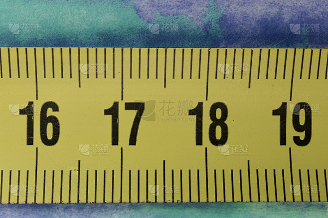 宏,关闭。地铁在厘米