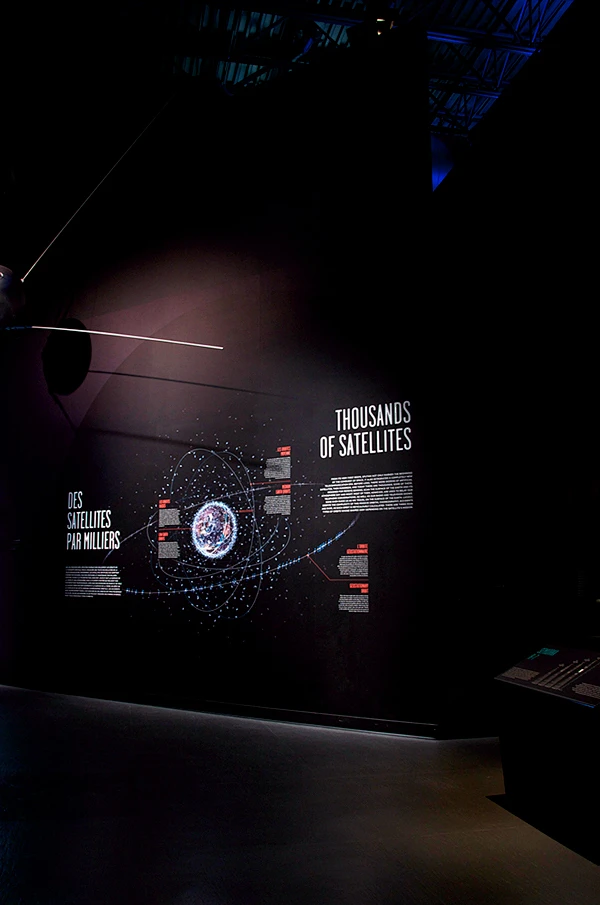 Exhibition Space Graphic Panels Astronautics cosmodome Montreal-花瓣网