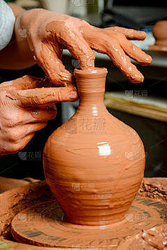 taoci-花瓣网|陪你做生活的设计师 | 器皿类展览海报如何设计？