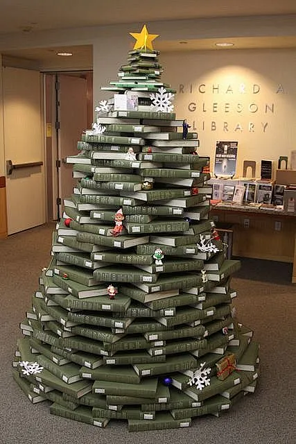 Library Christmas Tree:-花瓣网