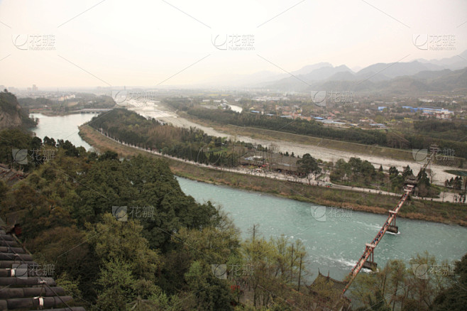 Min river and Dujiangyan (都江堰) irrigation system, Sichuan, China