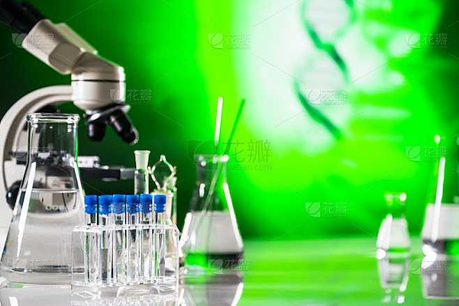科学实验室研究与发展理念。带试管的显微镜