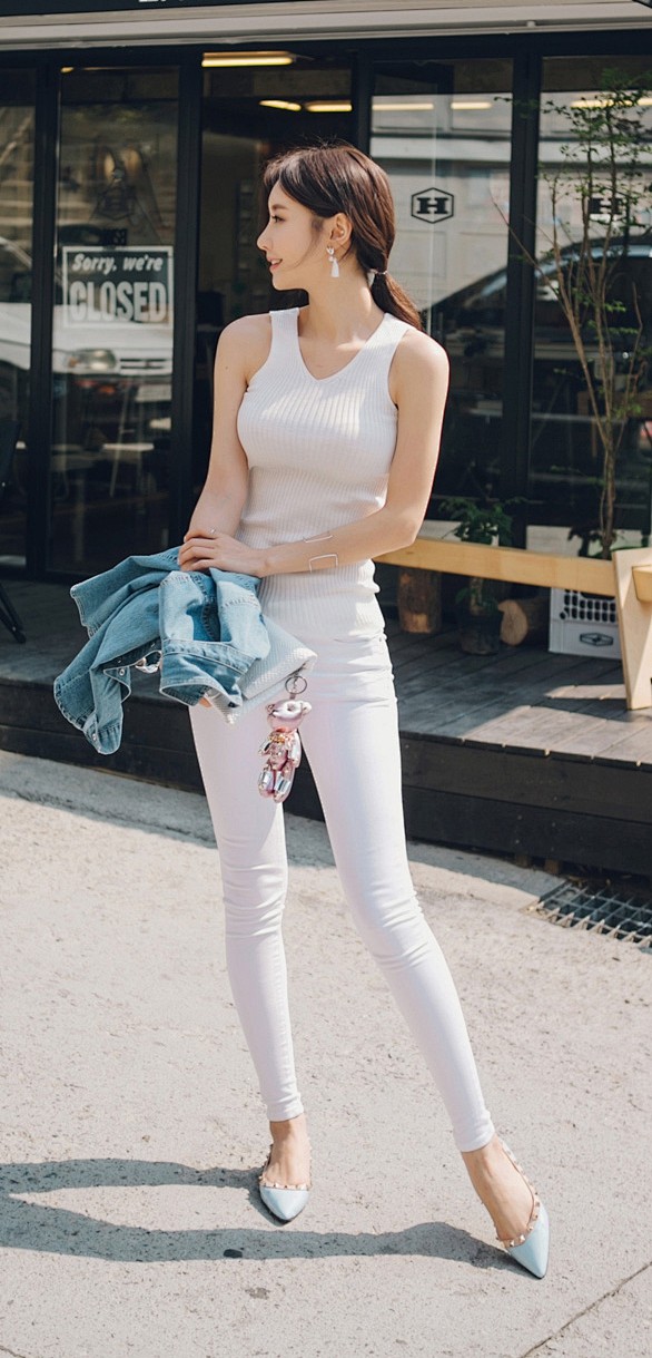 女性站姿照片人体结构参考来自cgbook.cn (1245)