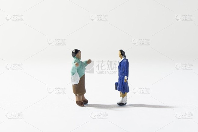 一个家庭主妇和一个高中女孩在聊天 2632