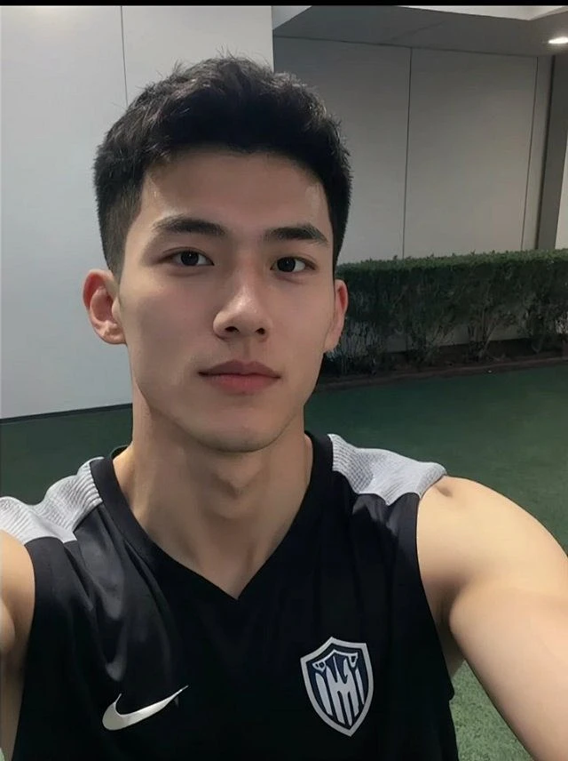 @全球帅哥图鉴 的个人主页 - 微博-花瓣网