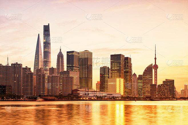 陆家嘴天际线日落上海中国。