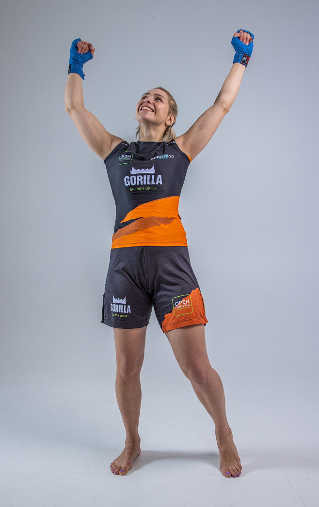 girl fighter action pose-614