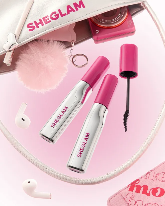 Photo by SHEGLAM OFFICIAL on July 25, 2025. 可能是包含下列内容的图片：一人或多人、化妆、化妆品 ...