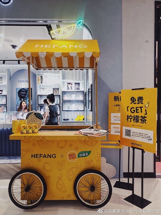 #快闪店##微商线下沙龙##微商线下活动##品牌营销策划# 刷圈居然刷出前段时间为何方珠宝在IFS店做的主题快闪装置～ 深受集美们喜爱的打卡装置区，在互动中美丽轻松购。 by：多地传媒