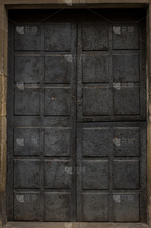 独特的黑色镶板门素材-花瓣网