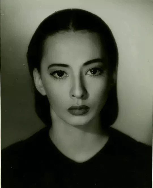 大里索诺（Sono Osato，1919— ），日裔美国舞蹈家。自十四岁起，在美国芭蕾剧院和百老汇舞台上活跃了超过半个世纪。-花瓣网