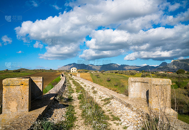 西西里岛景观和老桥