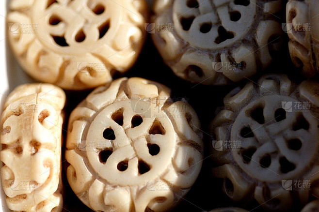 华丽的象牙饰品