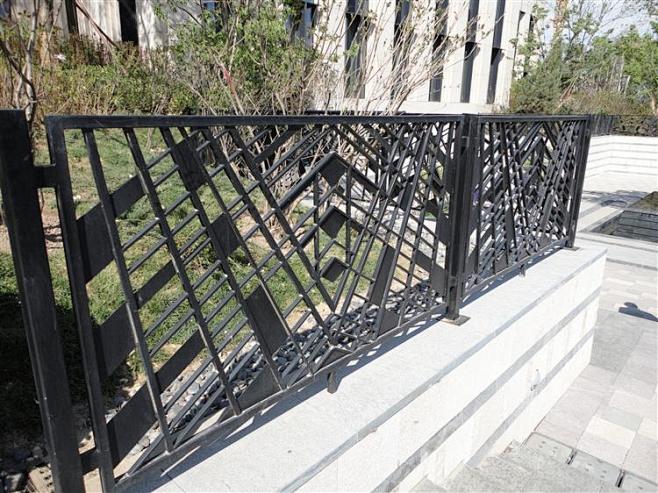 056-栏杆%2c铁艺%2c201104拍摄%2c吴霆