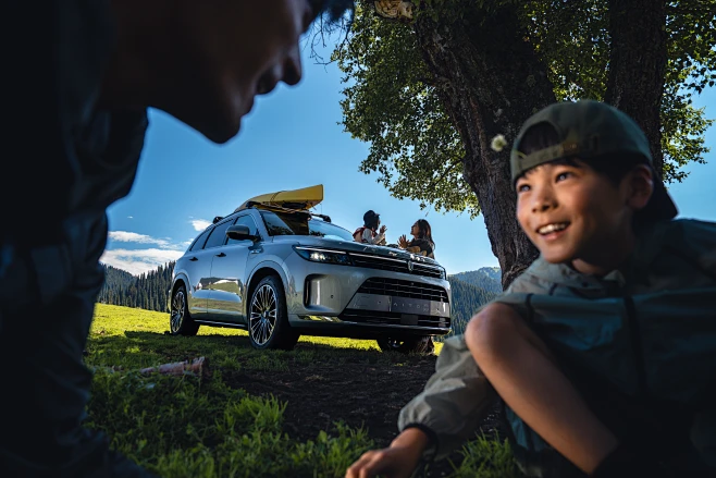 Behance 上的 AITO M7 in XINJIANG图片_汽车和汽车广告图片素材-花瓣网