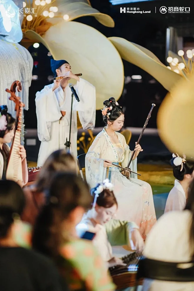 MOCO MOMENT｜汉服巡游NPC带你迎泼天富“桂” - 小红书-花瓣网