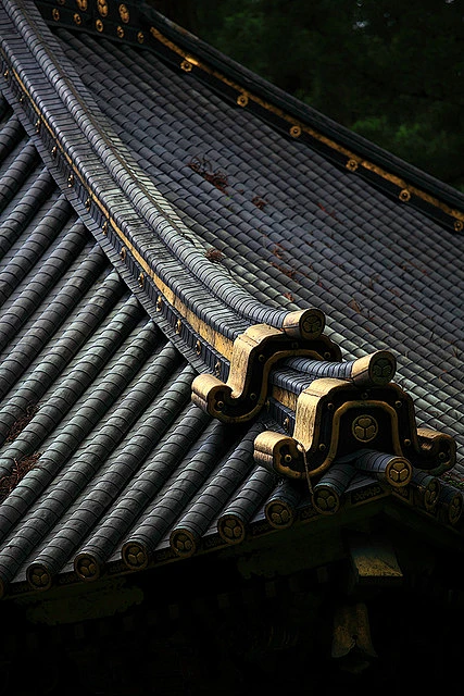 Japanese Roof Tiling | The Way of Zen by YaLE Studio on Flickr.-花瓣网