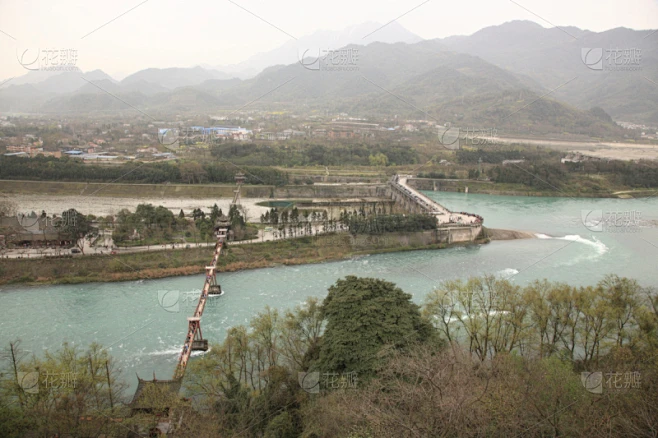 Min river and Dujiangyan (都江堰) irrigation system, Sichuan, China素材-花瓣网