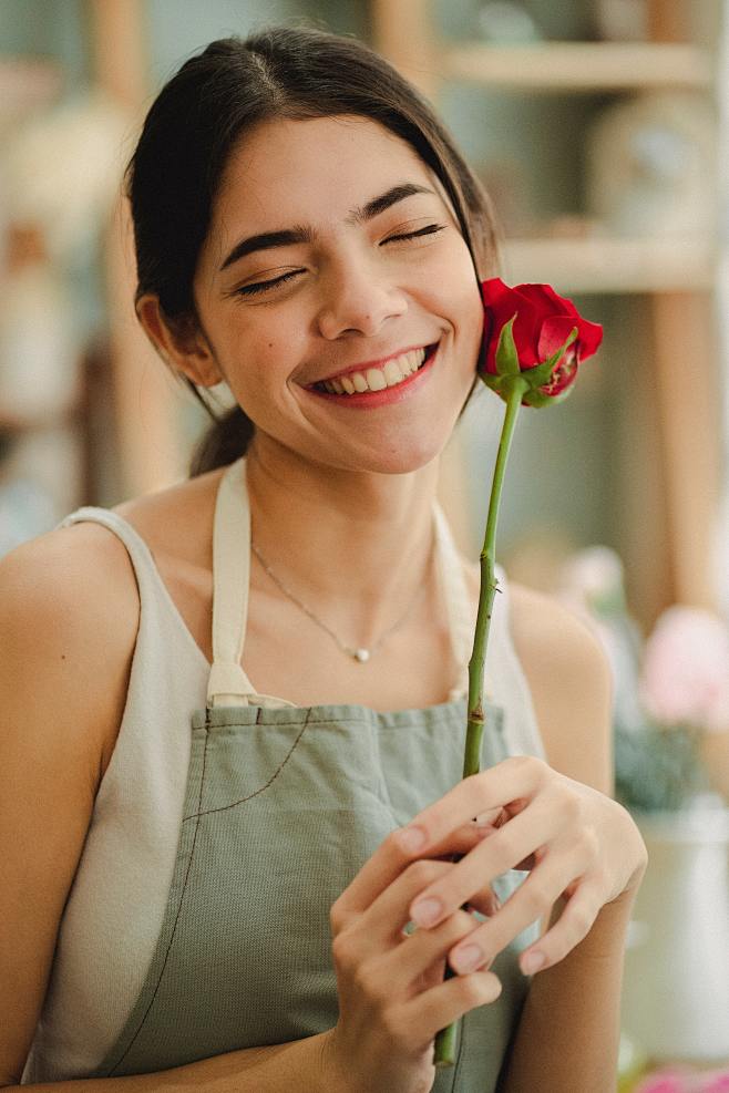 pexels-amina-filkins-5409766